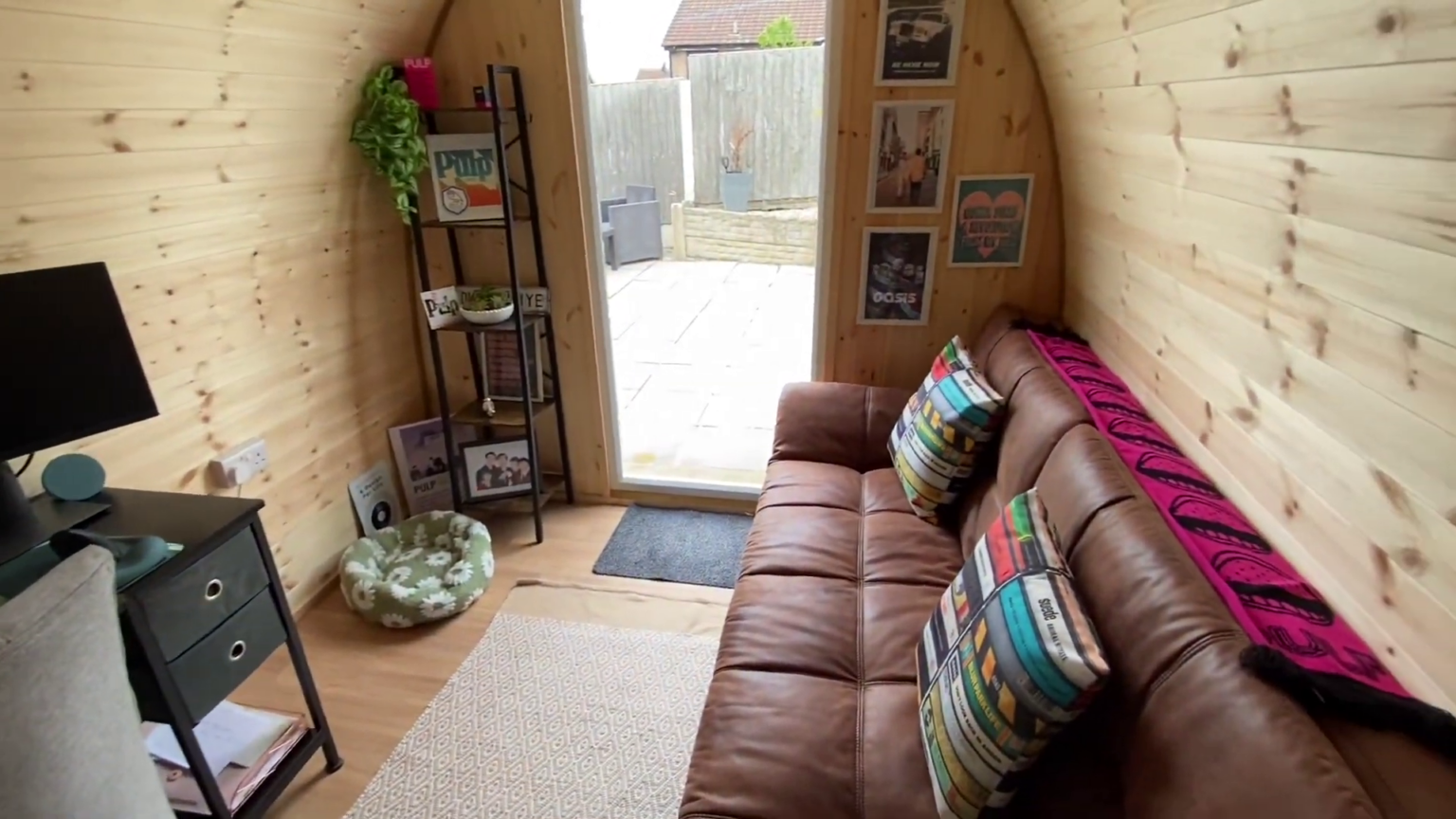 Dog Grooming Garden Pod - Hully Pods